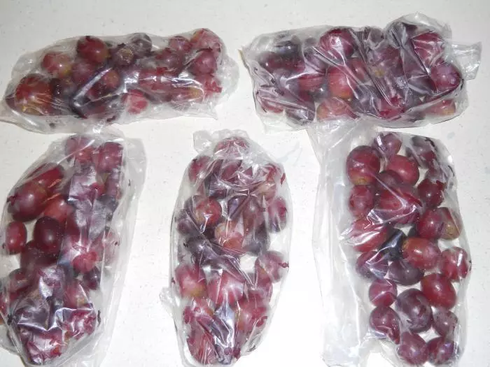 Freezing of grapes