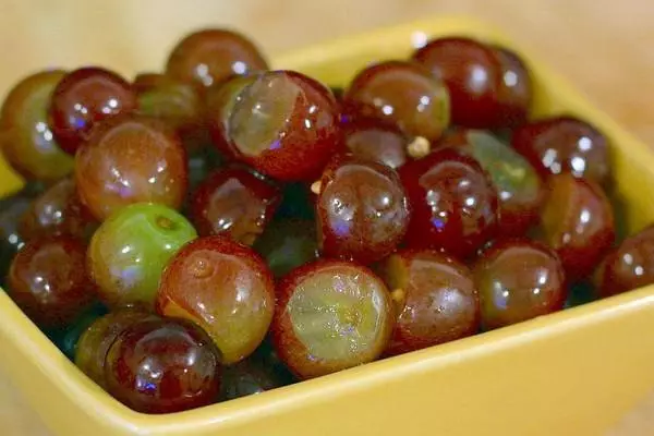 Marinated द्राक्षे