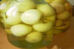 Покроковий рецепт варіння компоту з недозрілих яблук на зиму