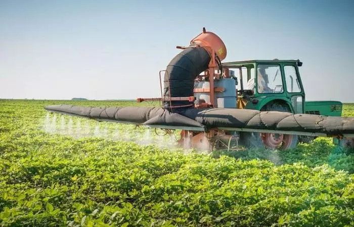 Pag-spray sa mga herbicides