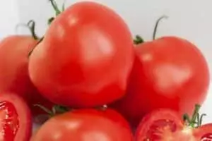 Descripción del tomate de tomate alhambra, las características de crecimiento y cuidado.