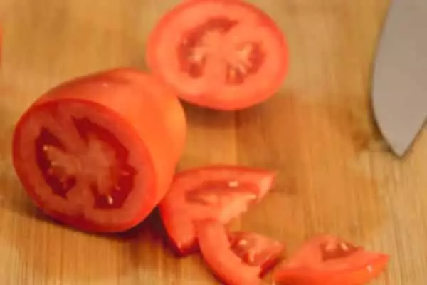 Τεμαχισμένη ντομάτα