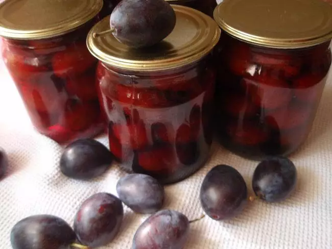 Prunes avec gingembre et cannelle