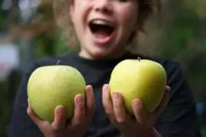 Descrierea și caracteristicile mutilor de soiuri de mere, aterizare, creștere și îngrijire