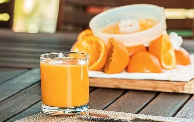 Juice oransje med sitron