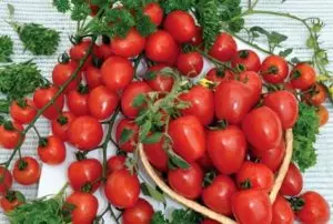 Карактеристичен и опис на сорта со домати од јагода, нејзиниот принос