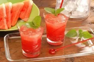 Enkel oppskrift på matlaging vannmelonjuice for vinteren hjemme