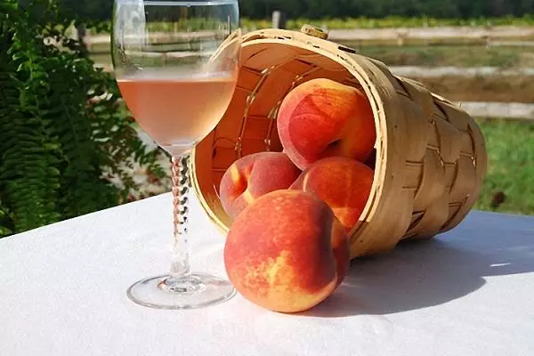Peach ag Bokala