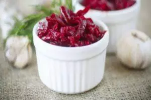 Top 6 recipes for cooking marinade from beets for the winter