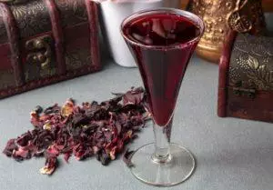 Công thức đơn giản để nấu rượu từ món trà carcade ở nhà