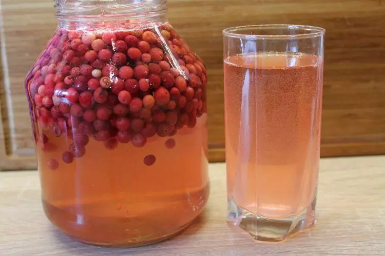 Kompot sa lingonberry