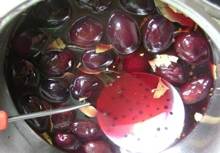 Recipe for uroen plums