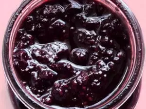 Steg-för-steg recept för matlagning från BlackBerry för vinter utan frön