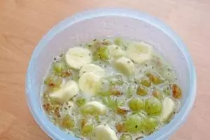 Eenvoudig jam recept van kruisbes met banaan voor de winter