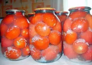Resept foar konserde tomaten yn 'e snie mei knoflook foar de winter