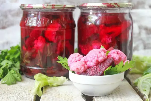 Cauliflower inflorescences with beet