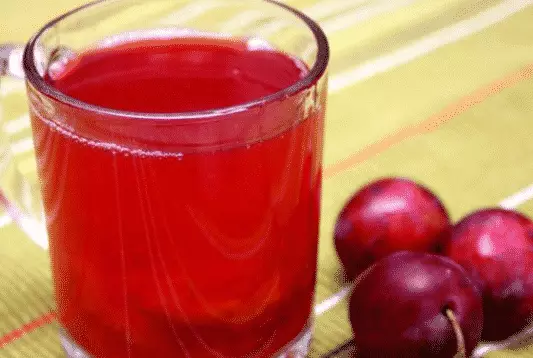 பிளம்ஸ் இருந்து compote