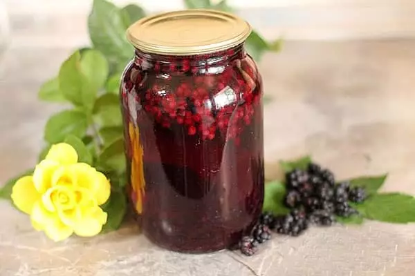 Compote with blackberry