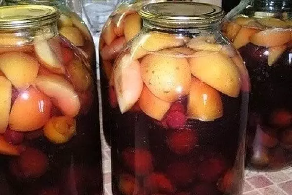 Compote from apples and drains