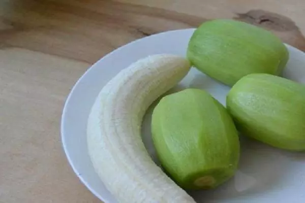 Banana ir Kiwi.