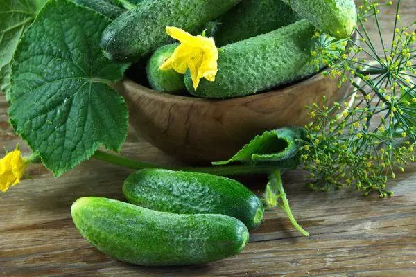 তাজা cucumbers.