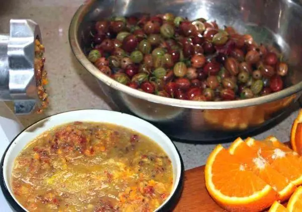 Nangungunang 15 mga recipe para sa pagluluto jam mula sa gooseberry na may mga dalandan para sa taglamig