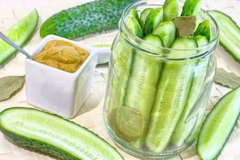 Cucumbers Recept v hořčice vyplnění