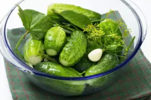 Nangungunang 8 Mga Recipe para sa Paggawa ng Marinated Cold Cucumber sa Winter