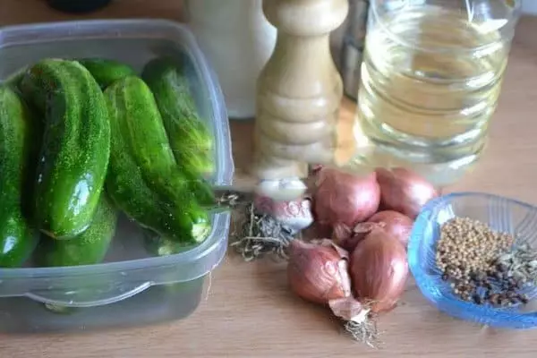 Ingredients per a cogombres amb mostassa