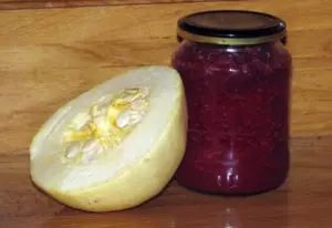Рецепти за маринати на тиквички с цвекло за зимата