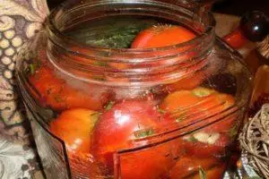 Top 6 recettes de tomates marinées avec l'ail à l'intérieur pour l'hiver