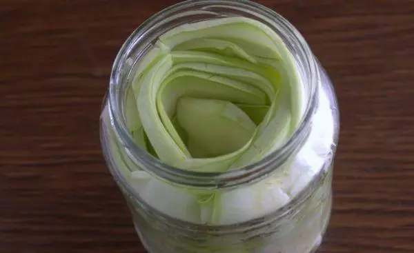Zucchini fl-immarinar
