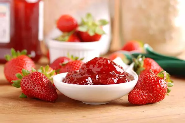 Jam ya strawberry.