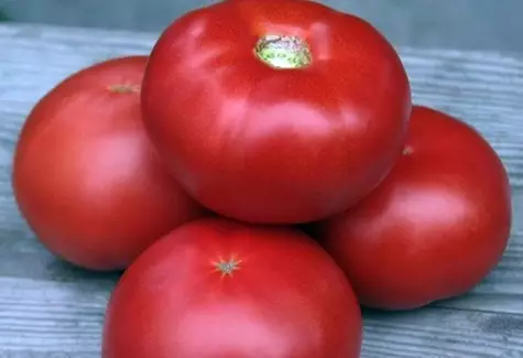 Ulkonäkö tomaatti Cybo