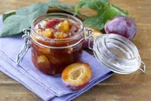 A step-by-step recipe for amber jam from a draining whole slices for the winter