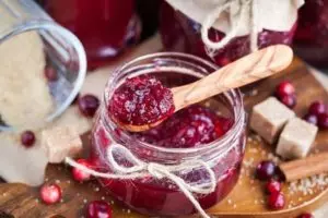 Ienfâldich resept foar koken Cranberry Jam foar Winter