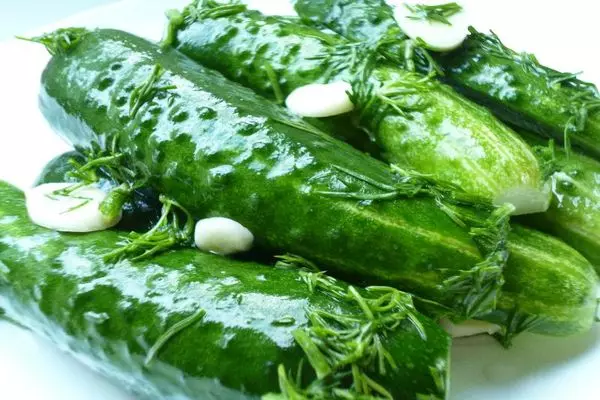 Cucumbers bi Dill