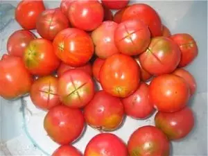 Descrición do tomate tomate tomate, a súa característica e rendemento