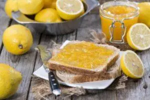 Top 16 einfache und köstliche Rezepte zum Kochen von Zitronenmarmelade für den Winter