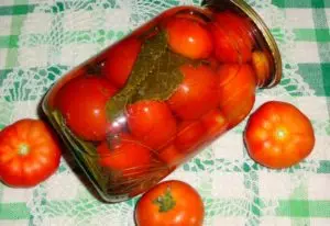Балдагы кышка помидорду маринаталар үчүн эң мыкты 10 мыкты рецепттер сарымсак менен толтурушат