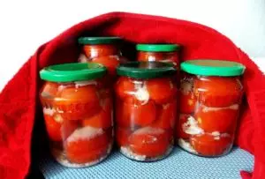 Resept foar marinearjende en solderende tomaten yn Bulgaarsk foar de winter