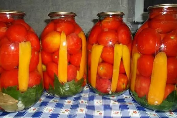 Tomaten mit Pfeffer.