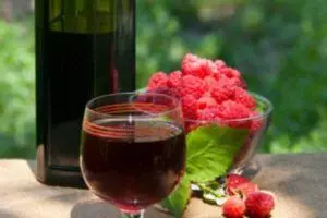 15 едноставни чекор-по-чекор рецепти за правење малина вино дома