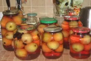 Chutné recept na vaření kompot z celých jablek na zimu
