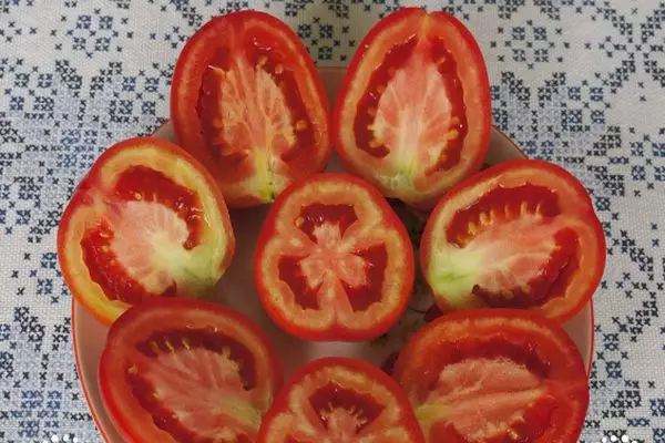 Tomatos wedi'u sleisio