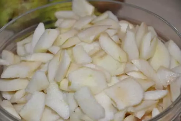 Is it possible to freeze pears in the freezer for the winter and how to do it right