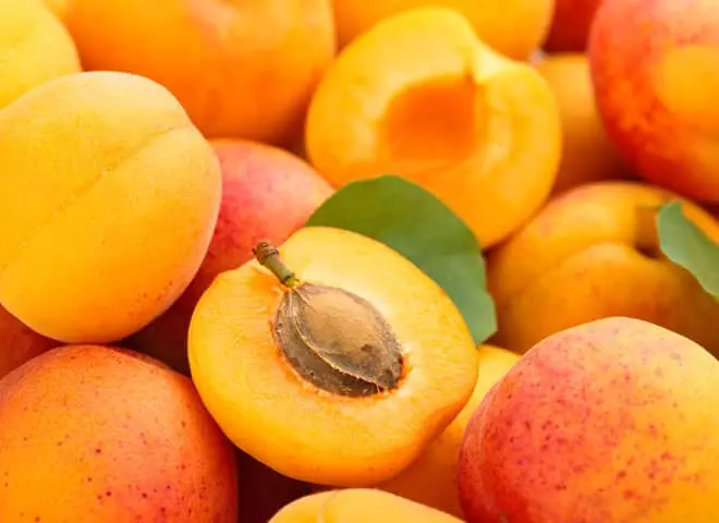 முழு apricots.
