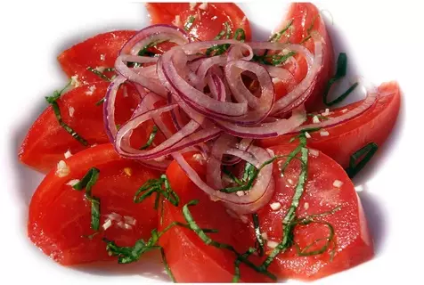 Salate e khubelu ea tomato