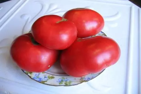 Pomidorai Vazėje
