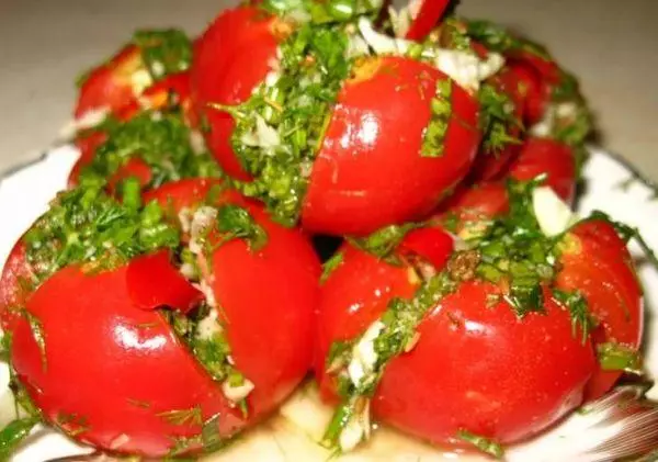Täynnä tomaatteja